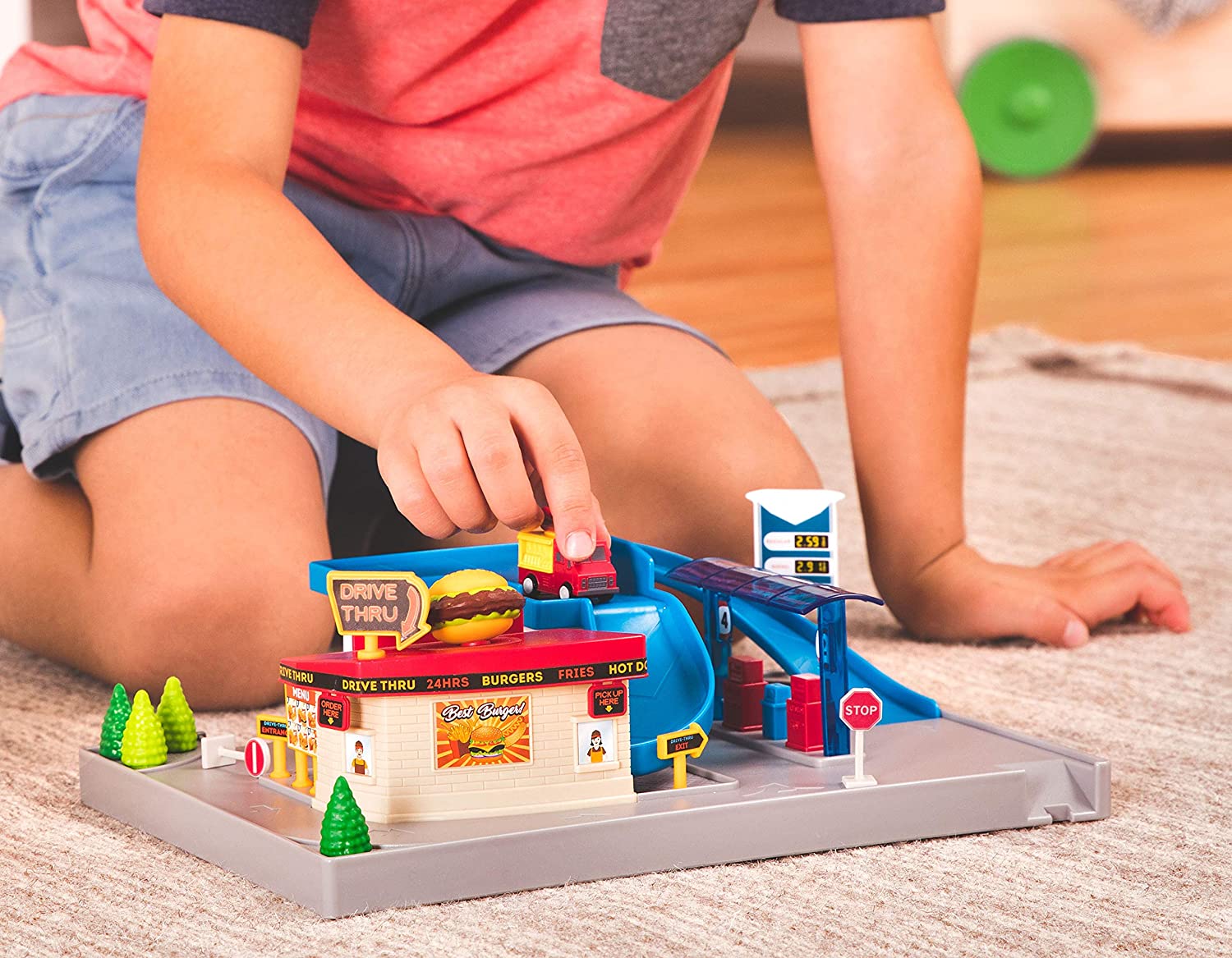 Driven Pocket Series Dine & Drive Pit Stop Pocket Playset - Toys 4 You